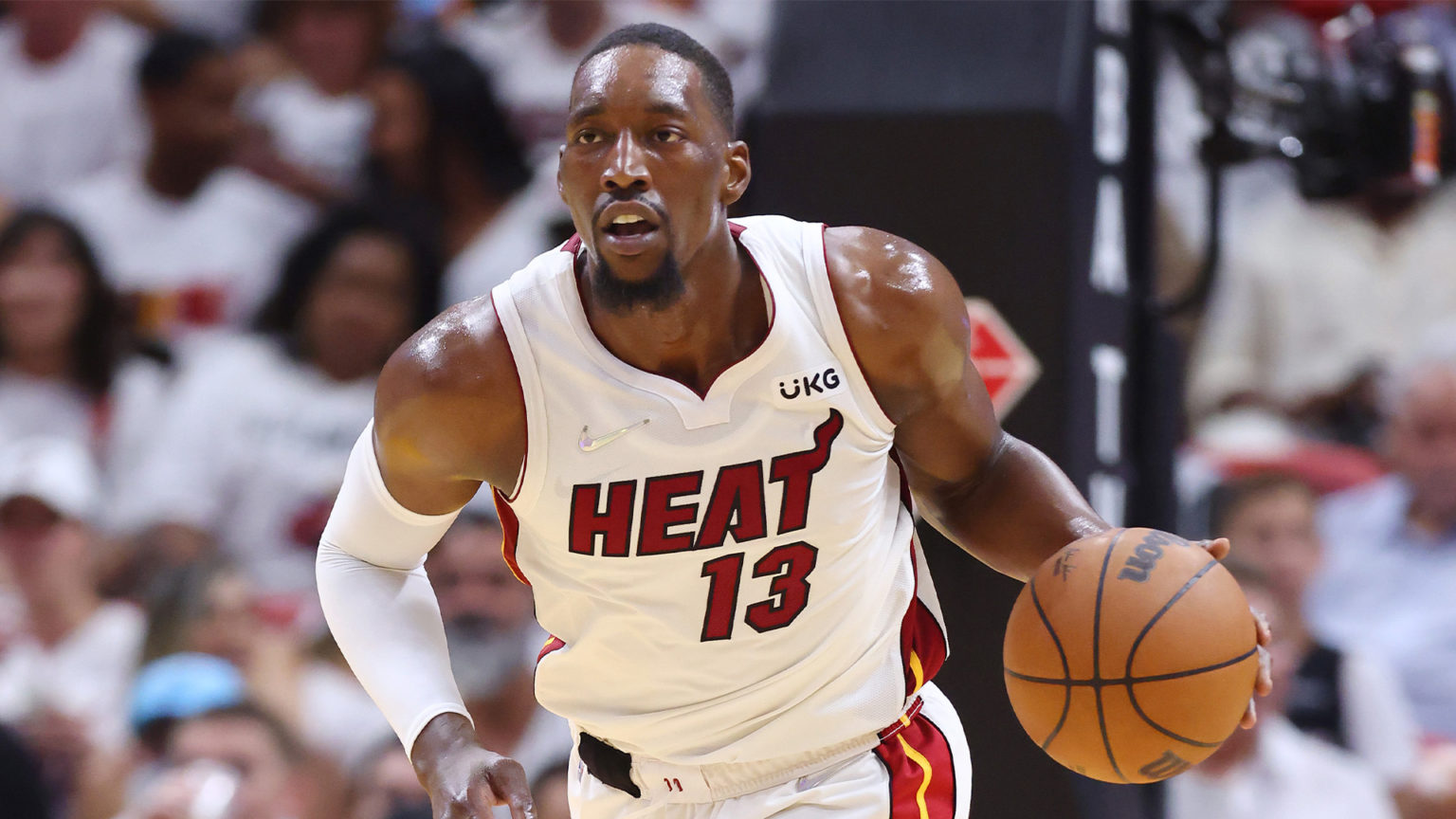 Heat Clinch One-Point Comeback Win Over Phoenix Suns